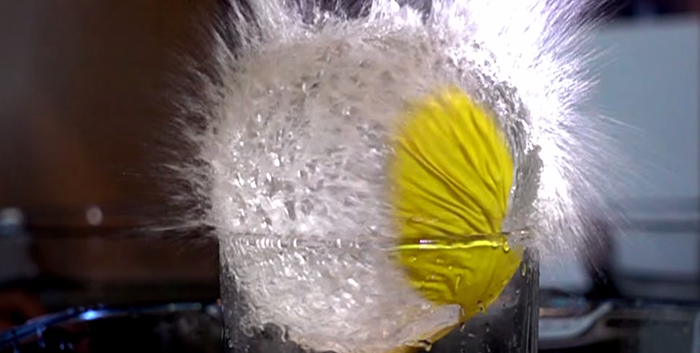 Shot with the new RX100m4: Watch a ballon exploding at 1,000fps ...