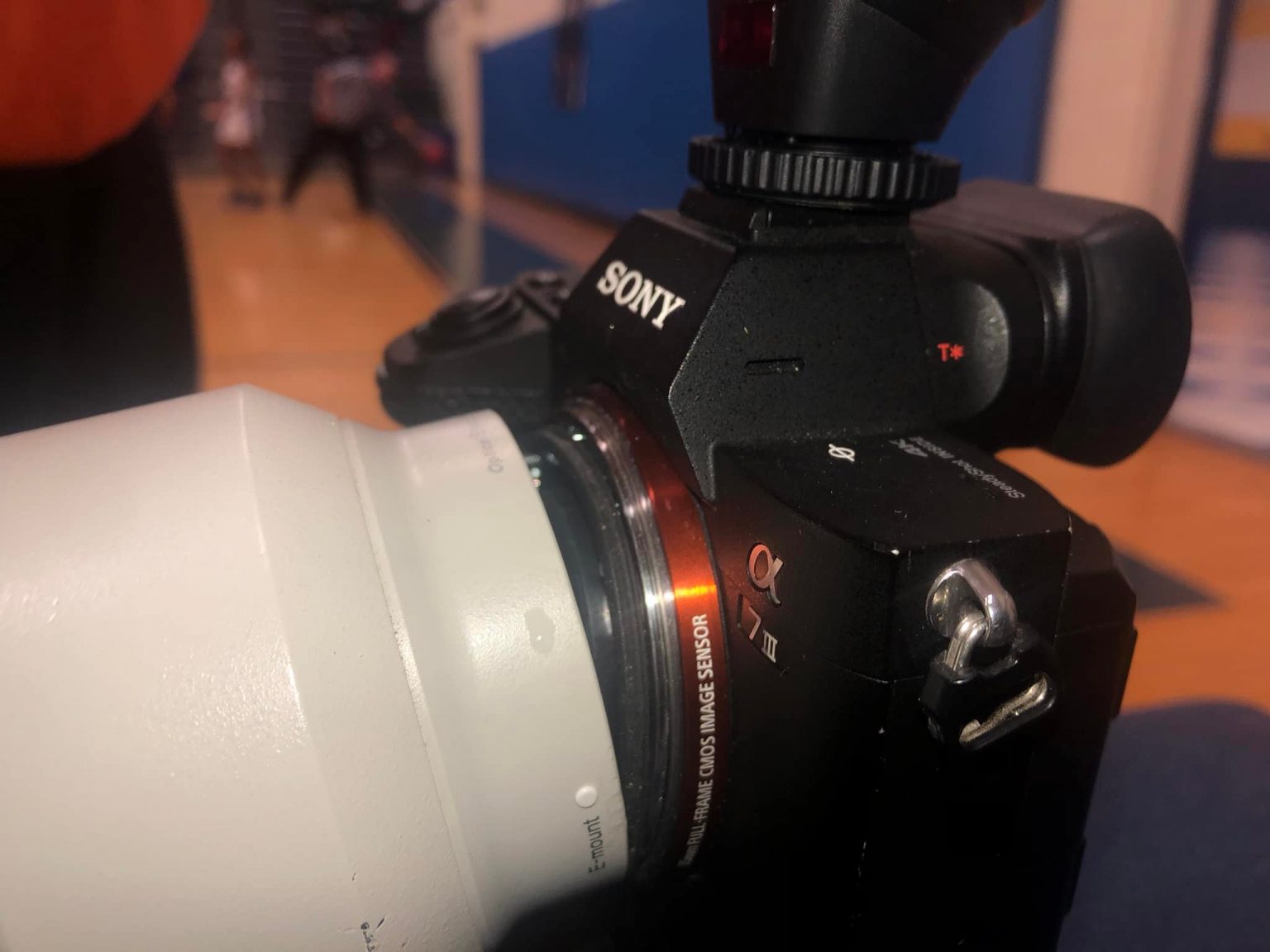 Basketball breaks a lens on the Sony mount point | sonyalpharumors